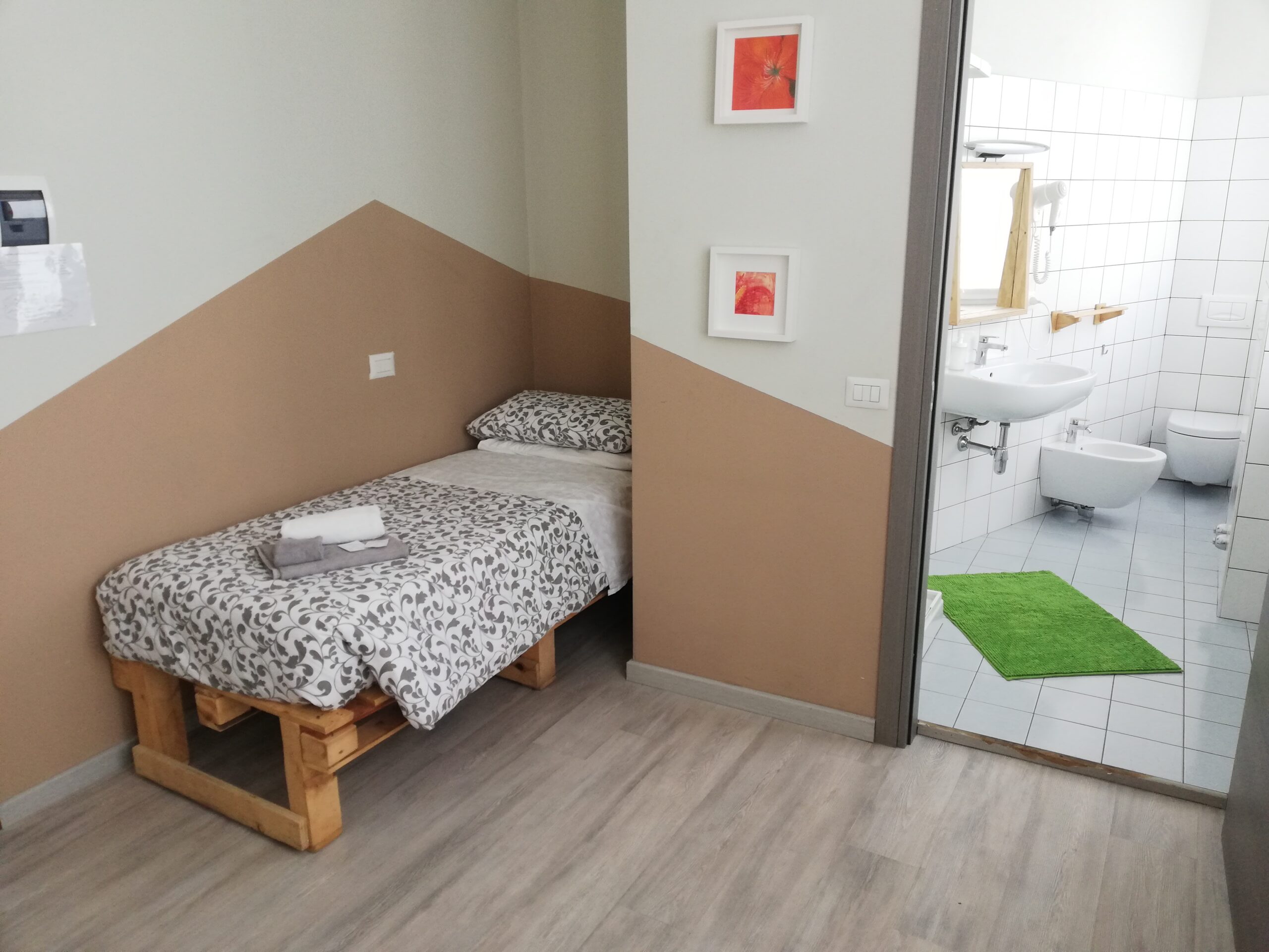 Camera singola con bagno interno - Woodhouse Hotel